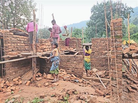 Construction Of 47 Incomplete Houses Started In Pandariya Bodla Block