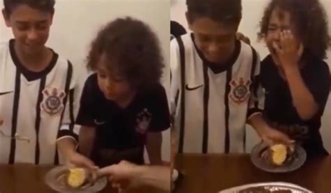 V Deo Menino Se Emociona Ao Ganhar Peda O De Bolo De Anivers Rio Do Irm O