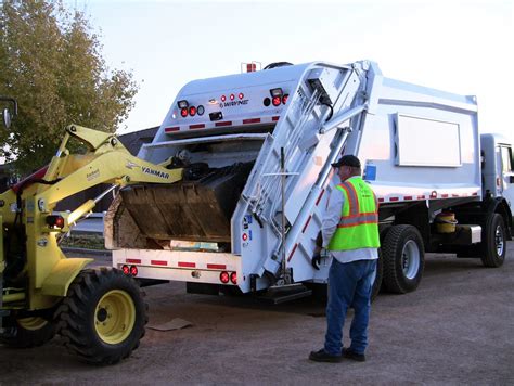 Wayne Rear Loader Bulk Trash Pickup | A WAYNE Phoenix Rear L… | Flickr