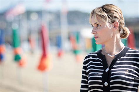 Vu Du Royaume Uni Quand Judith Godrèche Prendra La Parole Aux César