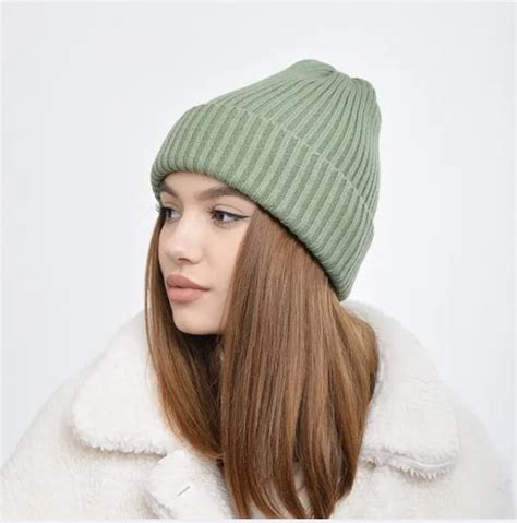 Жіночі шапки — ціна 410 грн у каталозі Шапки Купити аксесуари за доступною ціною на Шафі