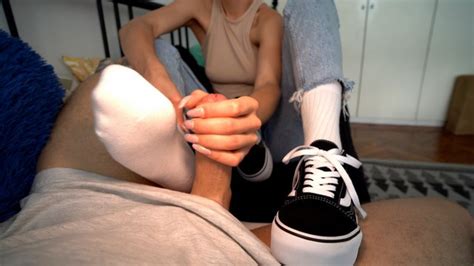 Одноклассница в Вансах и белых носочках помнишь