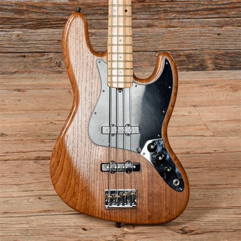 Fender Limited Edition Roasted Ash American Professional Jazz Bass Nat