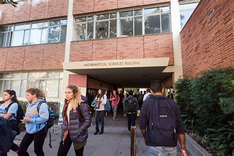 Students Should Be Able To Apply To Take Classes On A Passno Pass Basis Daily Bruin
