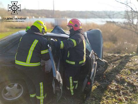 У ДТП в Олександрії на Кіровоградщині загинула водійка дитину госпіталізували ФОТО Без Купюр