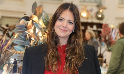 Isabelle Junot Cuenta Cómo Está Viviendo La Maternidad Y A Quién Se Parece Su Hija Philippa