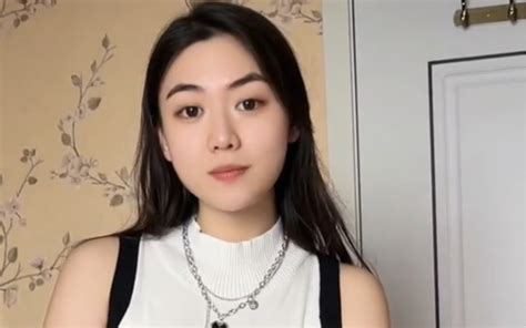 上联：一二三四五六七，下联：进进出出我自己，横批：光棍一条 A灰灰子 A灰灰子 哔哩哔哩视频