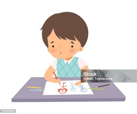 책상에 앉아 화려한 연필 사랑스러운 젊은 예술가 만화 캐릭터 아이 창조적 인 취미 벡터 일러스트와 함께 그림을 그리는 귀여운