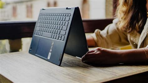 Lenovo Yoga 7i For People With A Flexible Lifestyle GadgetMatch