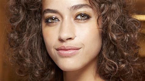 How To Keep Curls Overnight 6 Tips To Preserve Your Curls While Sleeping Glamour