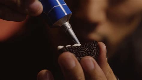 オレオをバニラクリームで金継ぎ！ 「oreo Kintsugi」 ぽりとぴ