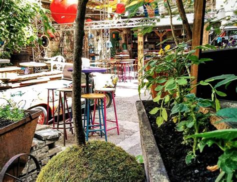 Szimpla Kert Ruin Bar Budapest Garden Ruin Bars Budapest