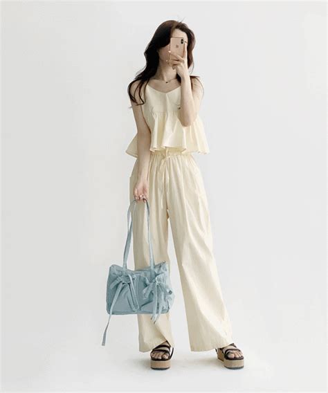 [세트가격 ] 투샤 프릴 나시 블라우스 와이드팬츠 세트 여름 썸머 휴가철 바캉스룩 스트랩 A라인 오버핏 민소매 티셔츠 밴딩 롱팬츠 고무줄 일자바지 투피스 셋업 여행