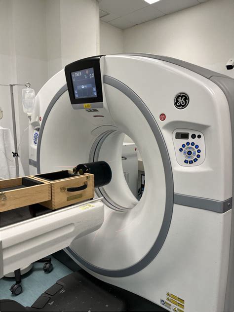 picture of the positioning of the catphan phantom in the ge scanner in