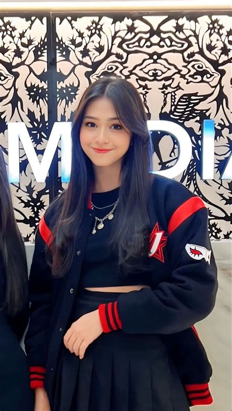 Pin oleh Yunani Taboalimu di Simpan Cepat | Orang cantik, Foto gadis cantik, Gadis