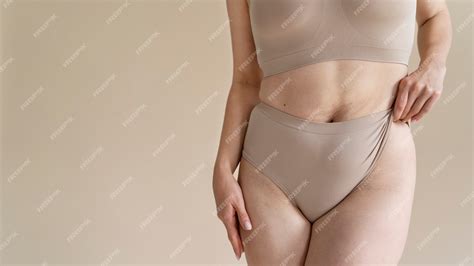 란제리에 아름 다운 여자 무료 사진