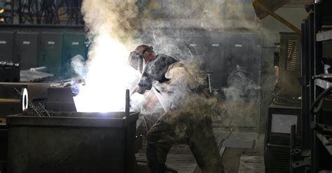 Delivering An Effective Manufacturing Training Program With A Training