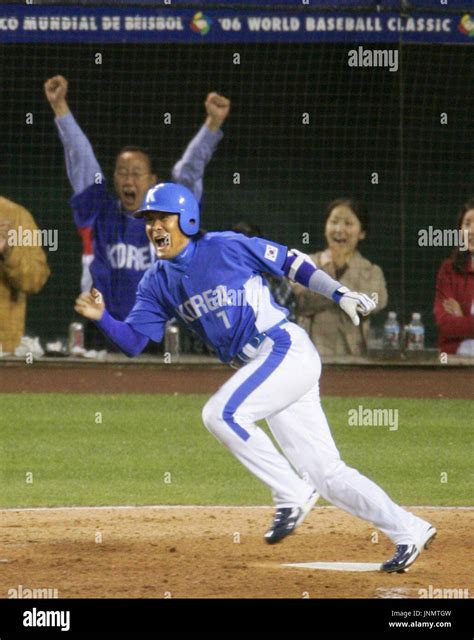 Anaheim United States South Koreas Outfielder Lee Jong Beom Watches The Ball After Hitting A