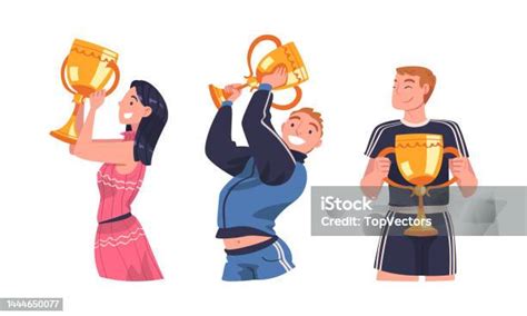 트로피 골든 컵 세트 만화 벡터 일러스트 레이 션으로 승리를 축하하는 행복하고 성공적인 재능 있는 사람들 남자에 대한 스톡 벡터