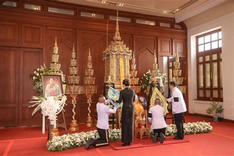 Photo Gallery ในหลวง พระราชินี พระราชทานน้ำหลวงสรงศพ พลเรือเอก หม่อมเจ้าปุสาน สวัสดิวัตน์