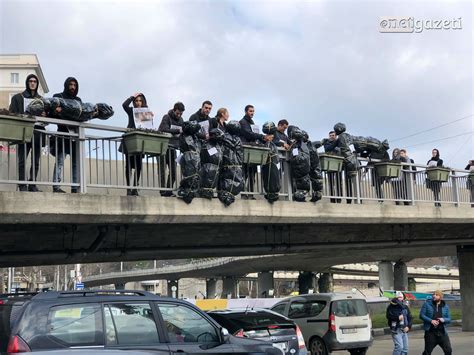 “პარტიზანული მებაღეობის” აქცია მსვლელობა თბილისში ხელნაკეთი “ცხედრებით” [ფოტო ვიდეო] • პარტიზანი
