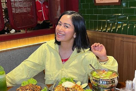 5 Potret Farida Nurhan, Youtuber yang Viral Berseteru dengan Food Vlogger Codeblu : Okezone ...