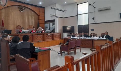 Dugaan Sumpah Palsu Saksi Sebut Ike Farida Sangat Teliti Innews Co Id