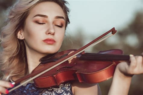 Geigerin Bilder Durchsuchen 49043 Archivfotos Vektorgrafiken Und Videos Adobe Stock