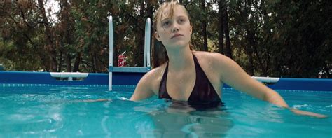 Naked Maika Monroe In It Follows