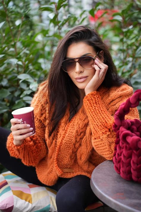 НА ПЪРВИЯ СИ БОКСОВ МАЧ Черната Златка размаза опонентката си СНИМКА