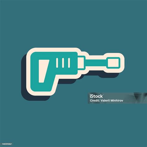 녹색 전기 로터리 해머 드릴 기계 아이콘은 녹색 배경에 분리되어 있습니다 건설 마무리 수리 작업을위한 작업 도구 긴 그림자 스타일 벡터 Rotary International