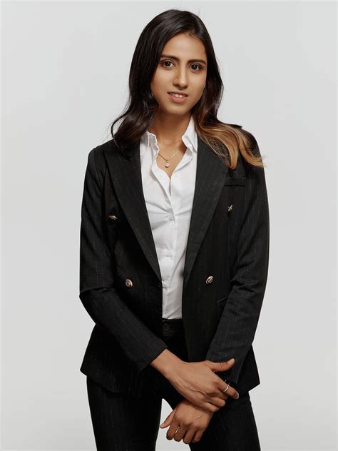 니디 아그르왈 nidhi agrawal 웨이브 엔터테인먼트