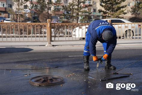 ФОТО Иргэд шугам хоолой руугаа шалны алчуур живх хийснээс бохир хальжээ