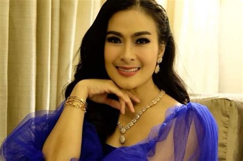 Iis Dahlia Awet Muda Di Usia 50 Tahun Ini Rahasianya Yang Bisa Ditiru