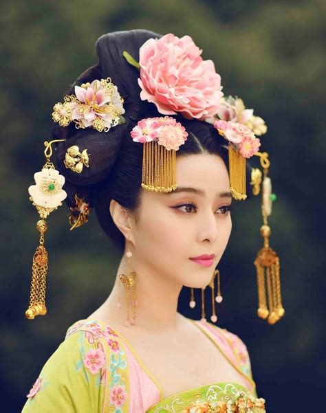 Pin Von 🍒𝑿𝒊𝒂𝒐𝒇𝒆𝒏𝒈🍒 ️ Auf โจวเจี๋ยฉง Zhoujieqiong 周洁琼