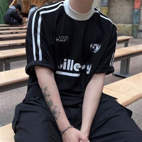 最近流行的復古球衣和y2k風男生穿搭參考 Taichiu727 Taichiu727 Dcard