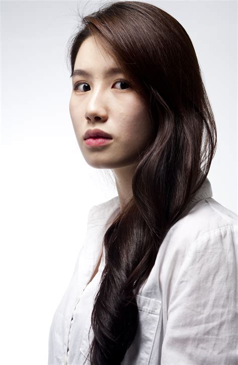무료 이미지 남자 검정색과 흰색 사진술 가수 초상화 헤어 스타일 긴 머리 흑발 얼굴 눈 아름다움 사진