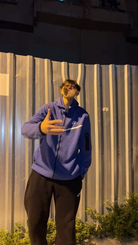 ‎وحـيـد‎ ‎الشب الطيزي لما يفزعلك😂💔‎ Instagram