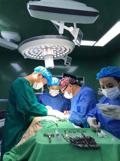 УНТЭ Бамбайн дэргэдэх булчирхайг бүтэн авч өөрт нь буцаан шилжүүлэн суулгах мэс заслыг