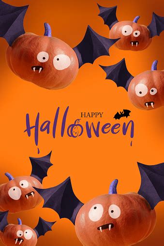 해피 할로윈 포스터 사악한 Grimaces와 박쥐 날개와 호박과 오렌지 파티 초대 배경 뱀파이어 이빨 가을에 대한 스톡 사진 및