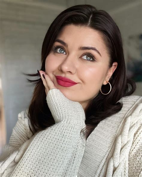 Жила була одна Особистість Хтось бачив її темною 🖤 інші світлою🤍 Все залежало від освітлення