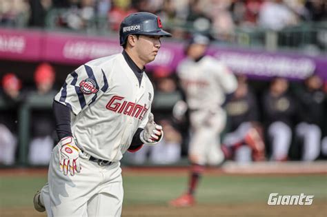 1만7352명 가득찬 사직서 전역 신고조세진 동점타→결승득점 롯데 Kia 잡고 시범경기 개막전 승리 Md부산