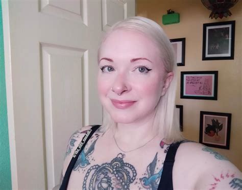 Happy Friday! What is making you smile today? : r/palebeauties