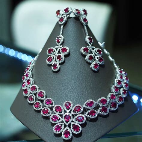 Set Ruby Necklace And Earrings สร้อยข้อมือเพชร ต่างหูเพชร ทับทิม