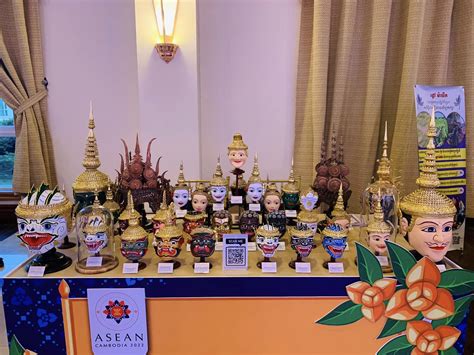 Post Khmer កាដូ ខ្មុក ល្ខោន ខោល តូចៗ តាំង ក្នុង កិច្ចប្រជ