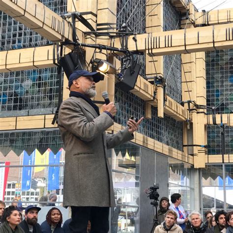 Mark Henning Creates Handshake Training Station That Help Immigrants Fit In