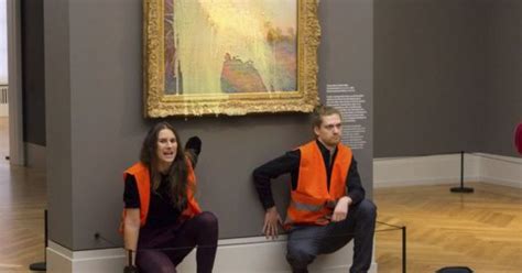 피카소·고흐 이어 이번엔 모네 그림에 으깬 감자 세례기후위기 대응