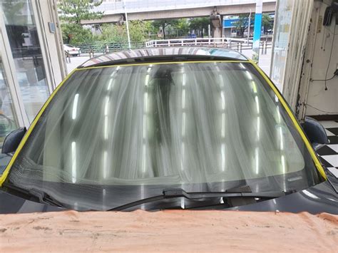 부산 유막제거 잘하는곳 금정구 장전동 업체 자동차 전면유리 물떼자국 테슬라 모델3 수입차 앞유리 얼룩제거 비용 차유리 유막제거 약품 전문가용 유막제거제 유리 스케일 작업