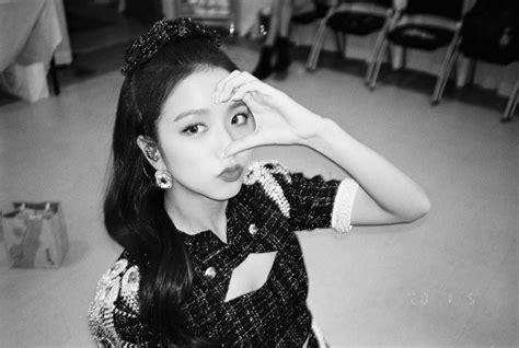 Potret Jisoo Blackpink Dengan Gaya Pouty Lips
