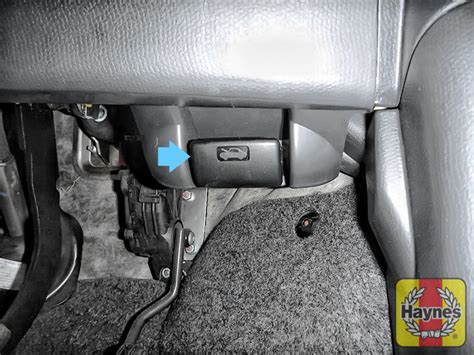 Opening The Bonnet Suzuki Swift 2004 2011 Haynes Manuals